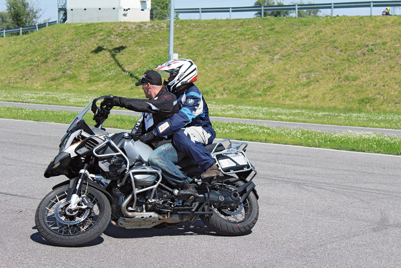 ŠKOLA JAZDY - TRÉNING OVLÁDANIA MOTORKY - https://www.motofan.sk